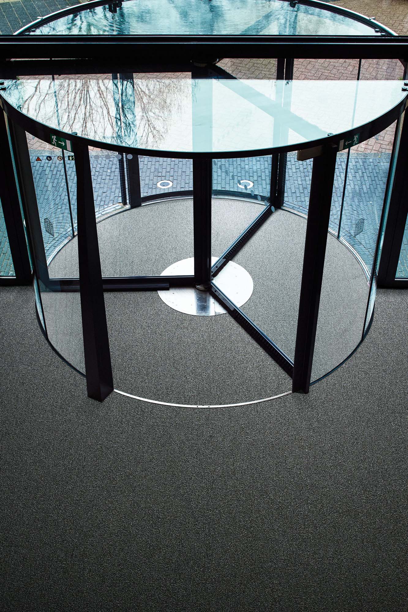 MOQUETA MODULAR INTERFACE BARRICADE TWO- Fernández Textil